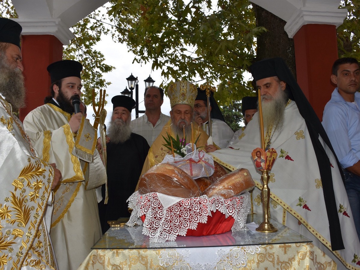 ΑΡΧΙΕΡΑΤΙΚΗ ΘΕΙΑ ΛΕΙΤΟΥΡΓΙΑ ΣΤΗΝ ΑΙΓΑΝΗ 7 – Ι.Μ. Λαρίσης & Τυρνάβου