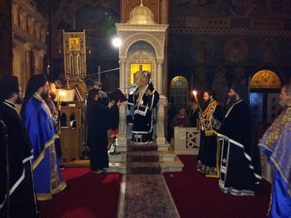 ΑΓΡΥΠΝΙΑ ΓΙΑ ΤΗΝ ΠΡΩΤΗ ΠΡΟΗΓΙΑΣΜΕΝΗ ΘΕΙΑ ΛΕΙΤΟΥΡΓΙΑ ΣΤΟΝ ΑΓΙΟ ΑΧΙΛΛΙΟ ...