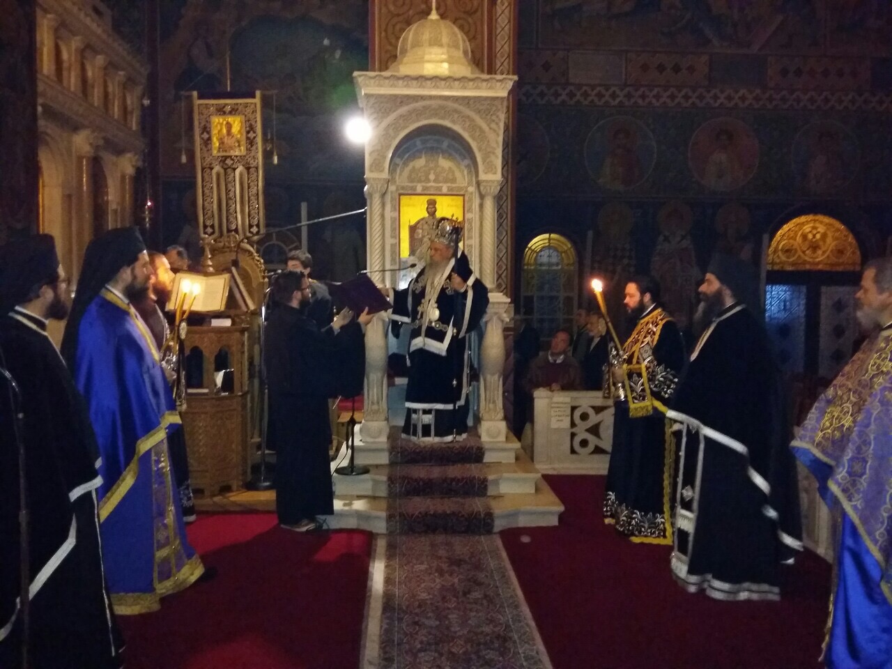 ΑΓΡΥΠΝΙΑ ΓΙΑ ΤΗΝ ΠΡΩΤΗ ΠΡΟΗΓΙΑΣΜΕΝΗ ΘΕΙΑ ΛΕΙΤΟΥΡΓΙΑ ΣΤΟΝ ΑΓΙΟ ΑΧΙΛΛΙΟ ...