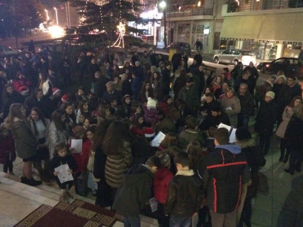 ΑΝΑΨΑΝ ΤΟ ΧΡΙΣΤΟΥΓΕΝΝΙΑΤΙΚΟ ΔΕΝΤΡΟ ΤΑ ΚΑΤΗΧΗΤΟΠΟΥΛΑ ΤΟΥ ΑΓΙΟΥ ...