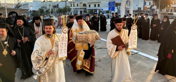 Στον Πολυαρχιερατικό Εσπερινό στην γενέτειρα του Αγίου Νικοδήμου ...