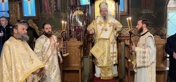Στον Ιερό Ναό Αγίου Θωμά Λαρίσης ιερούργησε ο Σεβασμιώτατος την Κυριακή ...